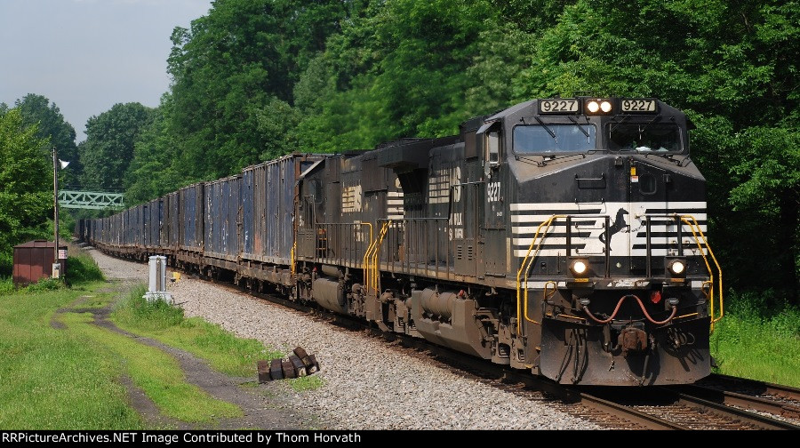Empty "GOFCs" move east on NS 67J at LEHL MP 68.8